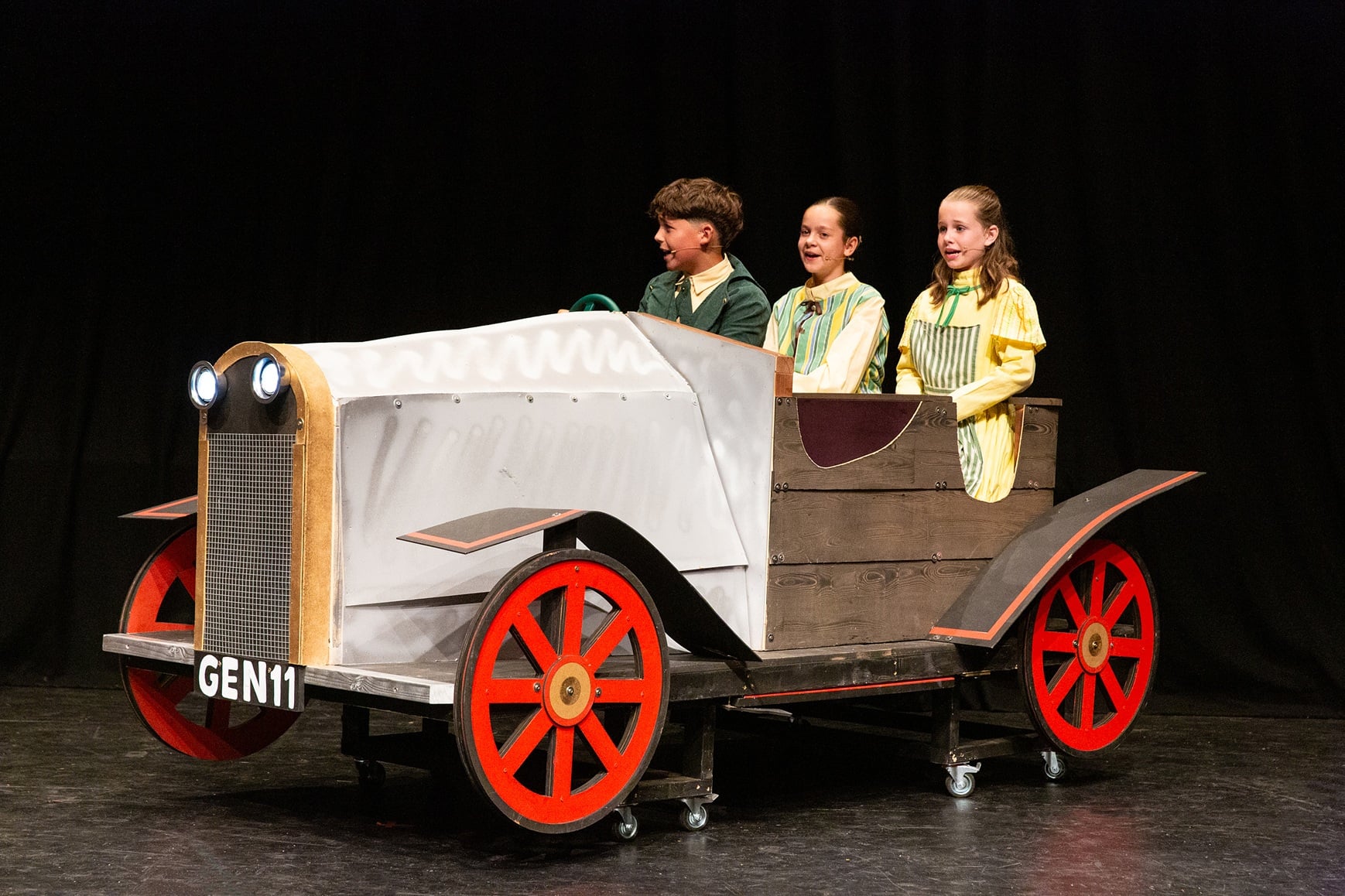 A Performance That Takes Flight in 'Chitty Chitty Bang Bang ...